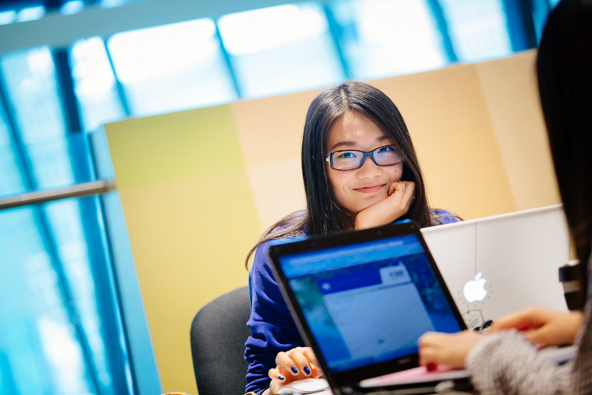 Chat online with a librarian | Victoria University