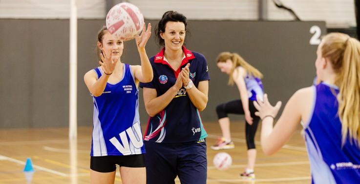 Melbourne Vixens captain trains VU Netball Academy | Victoria University